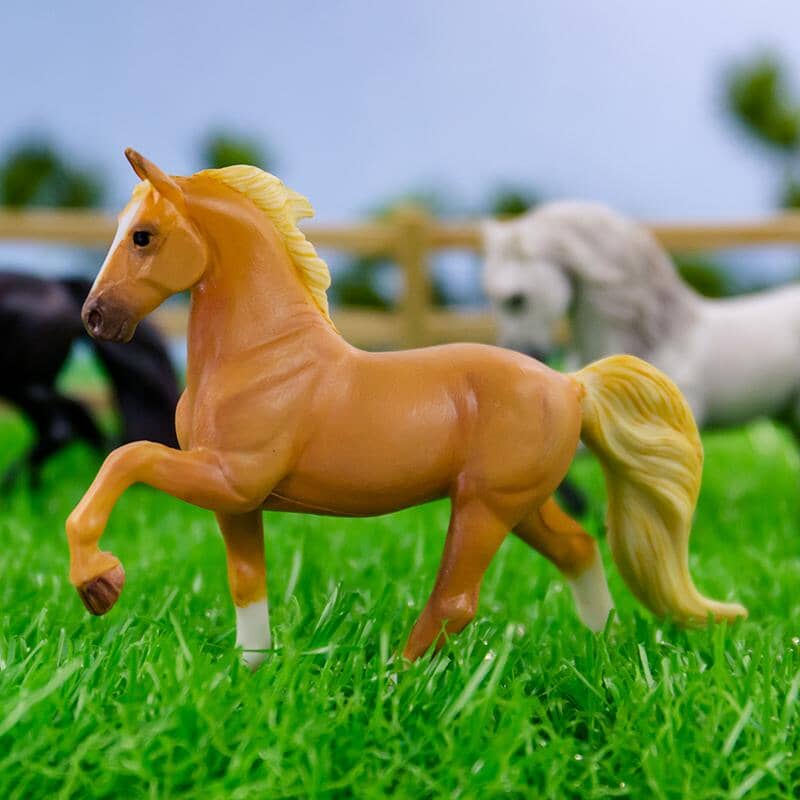 Simple Coats for Colorful Breeds - Video Tutorial — BreyerHorses.com