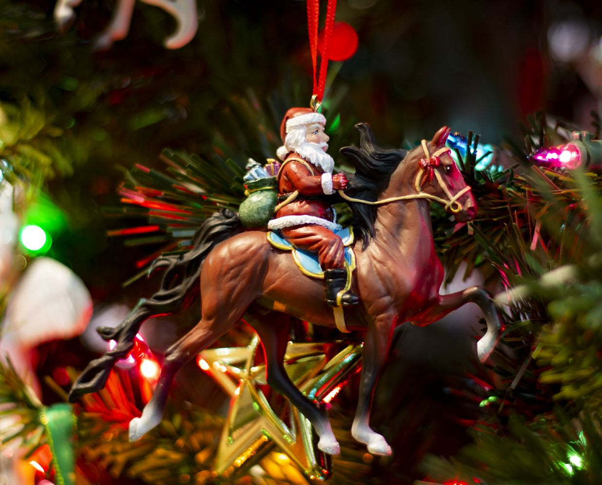 Showman Santa | 2025 Santa Ornament — BreyerHorses.com